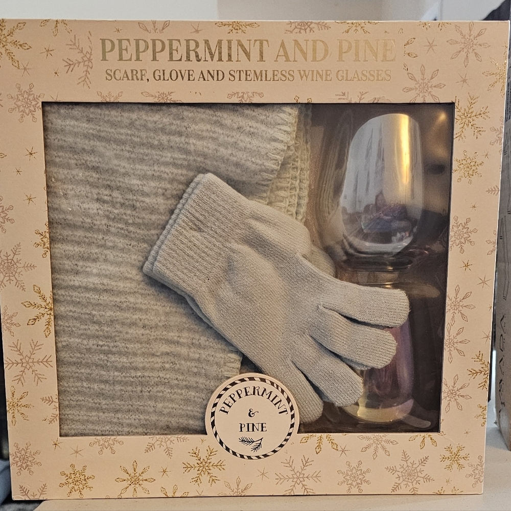 Peppermint And Pine Gift Set Scarf Gloves And Wine Gl… - Gem